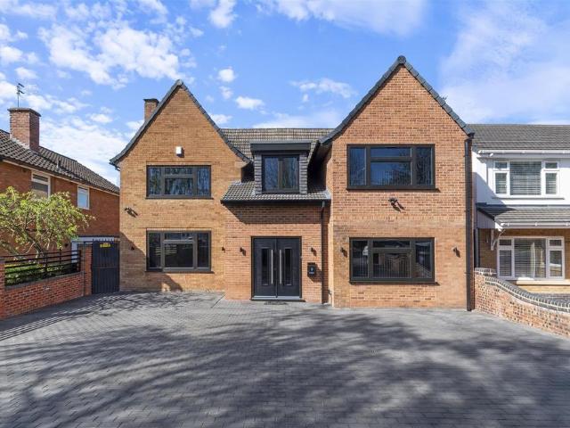 5 bedroom detached house for sale