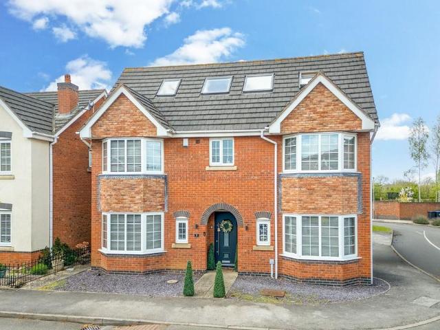 5 bedroom detached house for sale