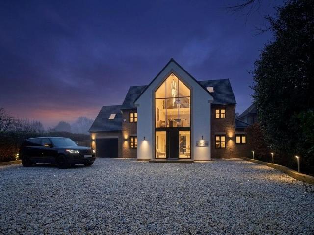 5 bedroom detached house for sale
