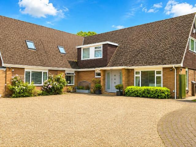 5 bedroom detached house for sale