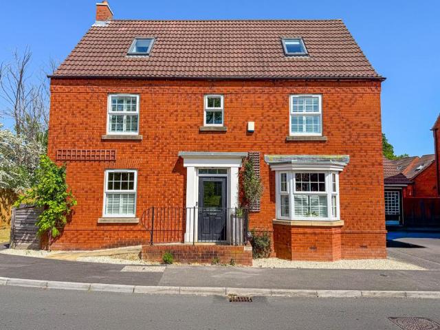 5 bedroom detached house for sale