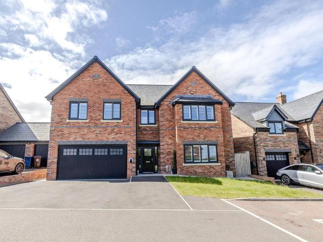 5 bedroom detached house for sale