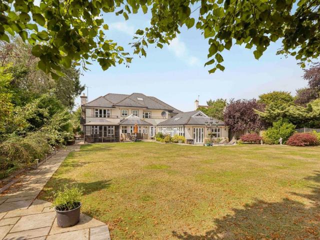 5 bedroom detached house for sale