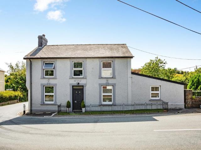 5 bedroom detached house for sale