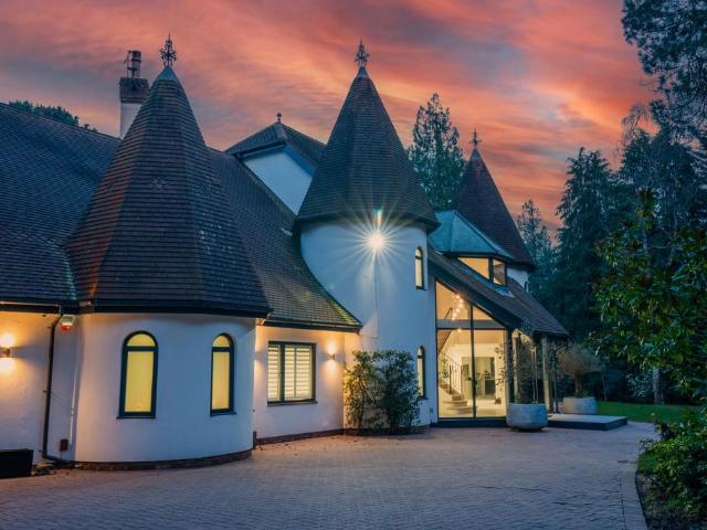 5 bedroom detached house for sale
