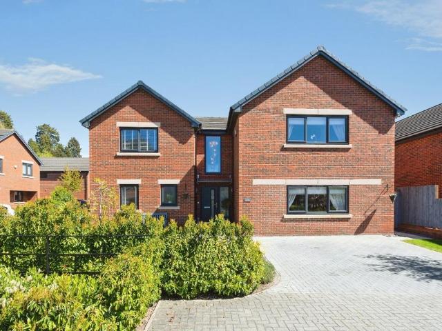 5 bedroom detached house for sale