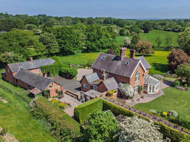 5 bedroom detached house for sale