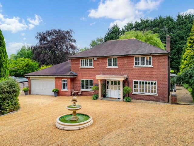5 bedroom detached house for sale