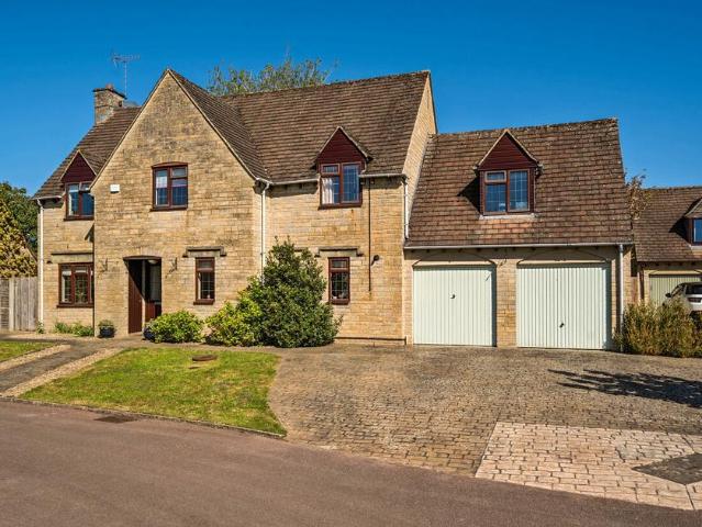 5 bedroom detached house for sale
