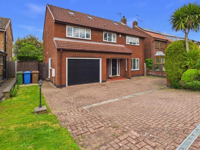 5 bedroom detached house for sale