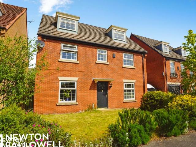 5 bedroom detached house for sale