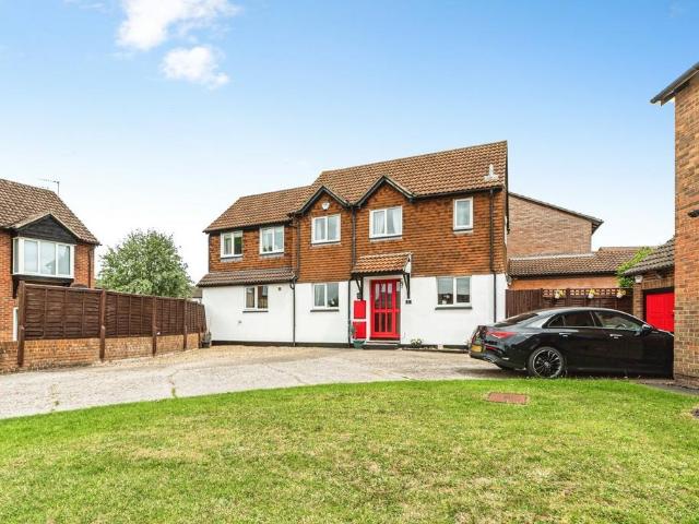 5 bedroom detached house for sale