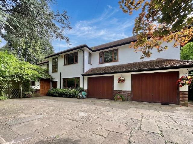 5 bedroom detached house for sale