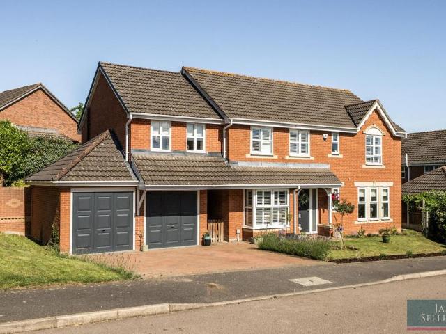 5 bedroom detached house for sale