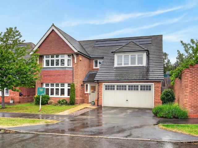5 bedroom detached house for sale