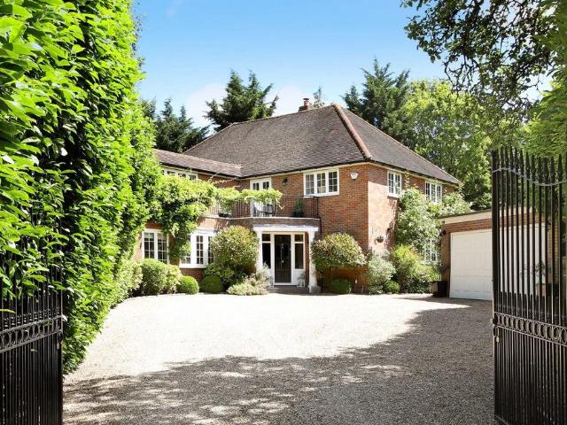 5 bedroom detached house for sale
