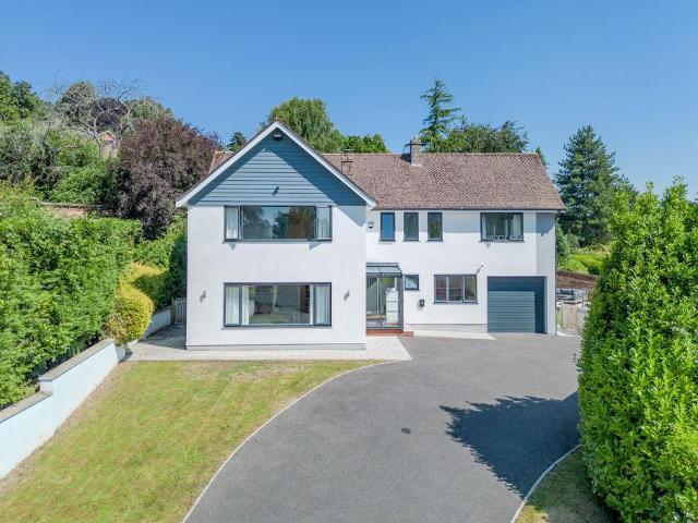 5 bedroom detached house for sale