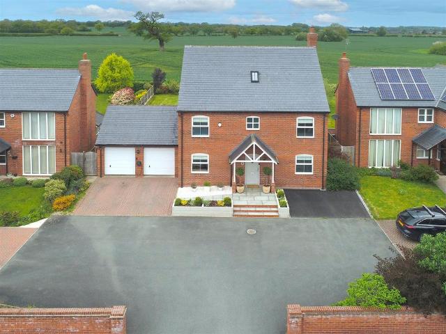 5 bedroom detached house for sale
