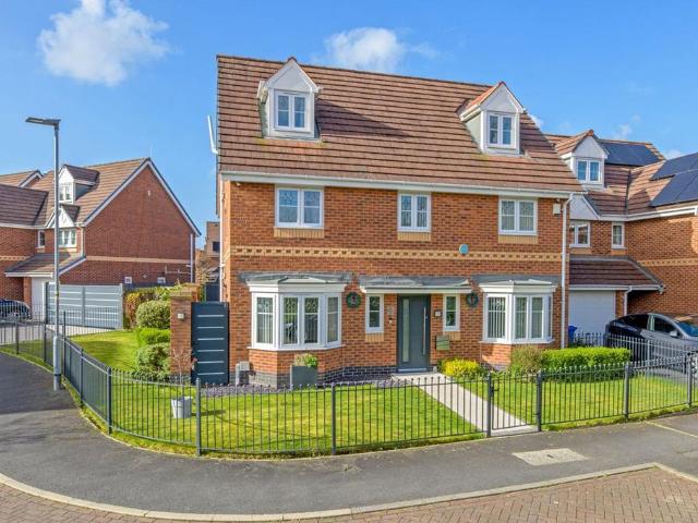 5 bedroom detached house for sale