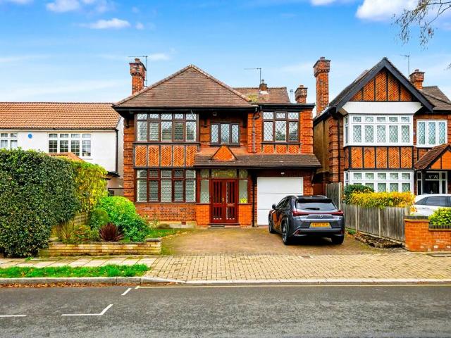 5 bedroom detached house for sale