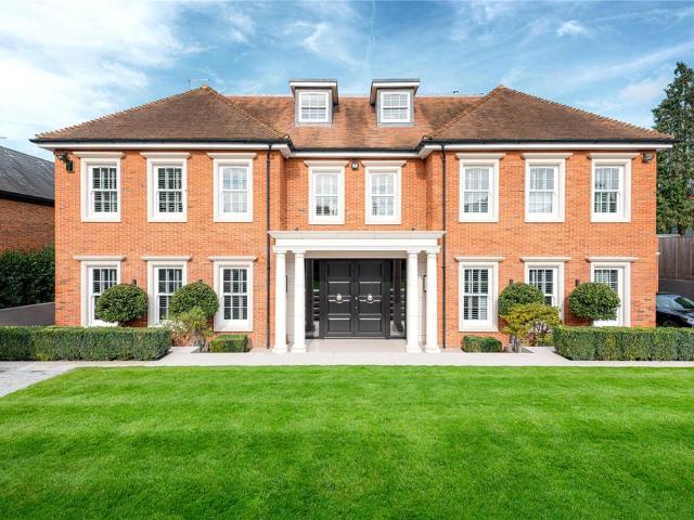 5 bedroom detached house for sale