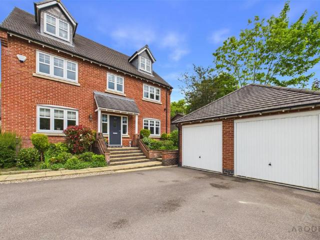 5 bedroom detached house for sale