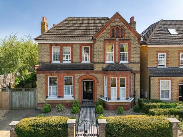 5 bedroom detached house for sale