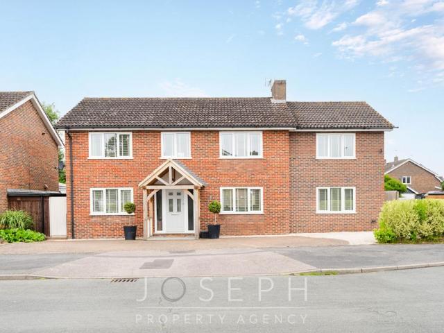 5 bedroom detached house for sale