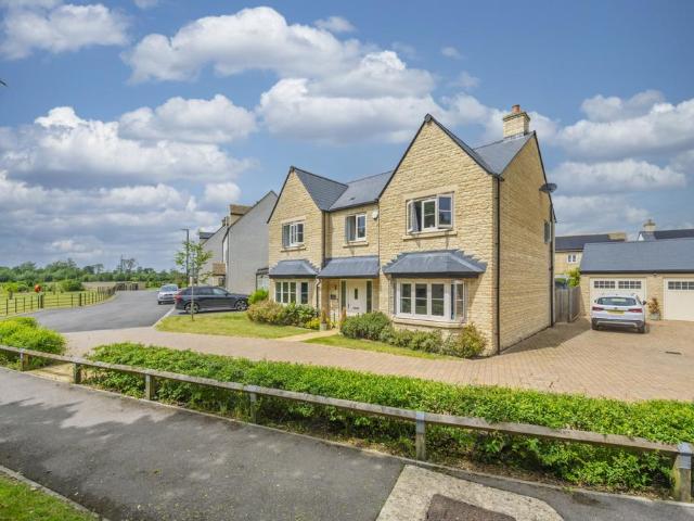 5 bedroom detached house for sale
