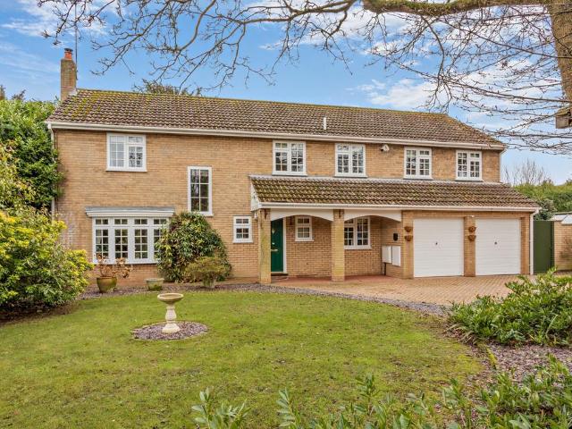 5 bedroom detached house for sale