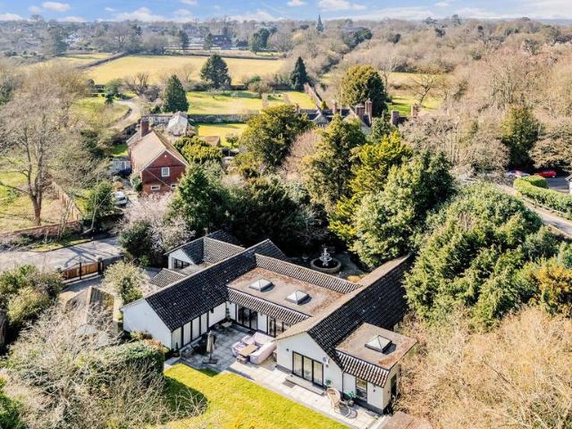 5 bedroom detached house for sale