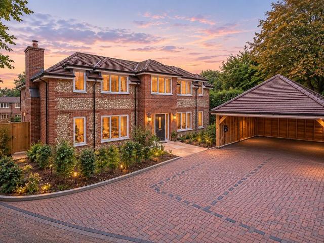 5 bedroom detached house for sale