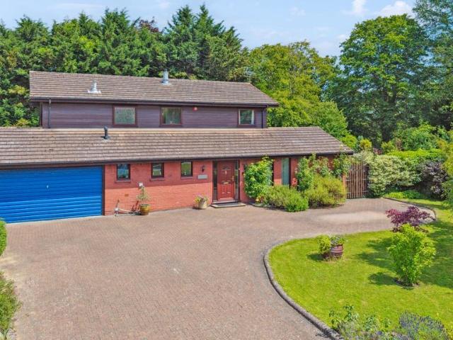 5 bedroom detached house for sale