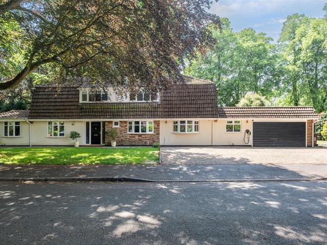5 bedroom detached house for sale