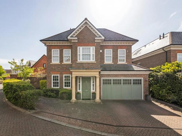 5 bedroom detached house for sale