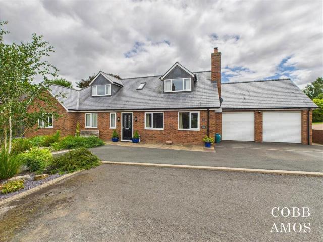 5 bedroom detached house for sale