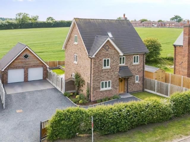 5 bedroom detached house for sale