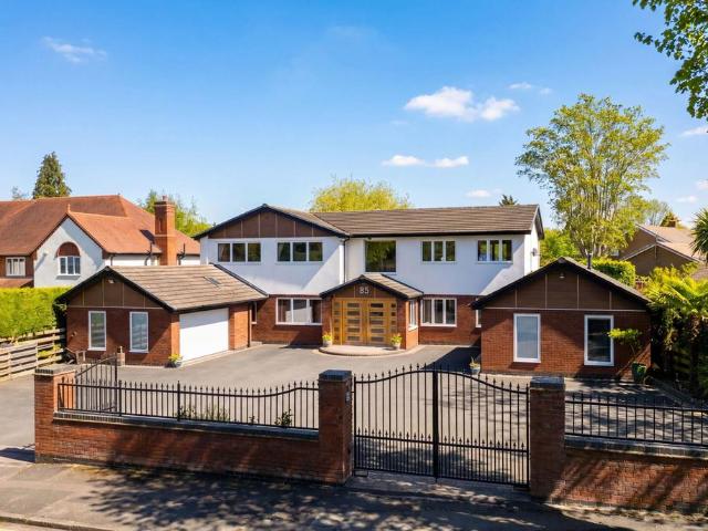 5 bedroom detached house for sale