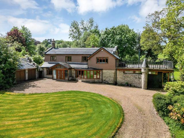 5 bedroom detached house for sale