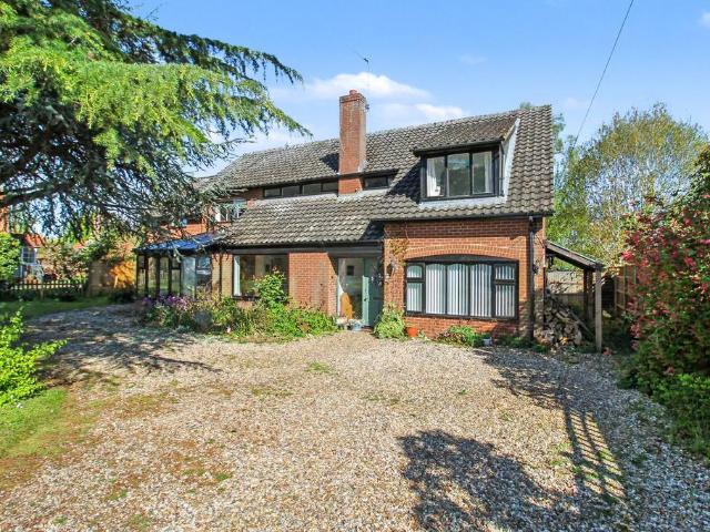 5 bedroom detached house for sale