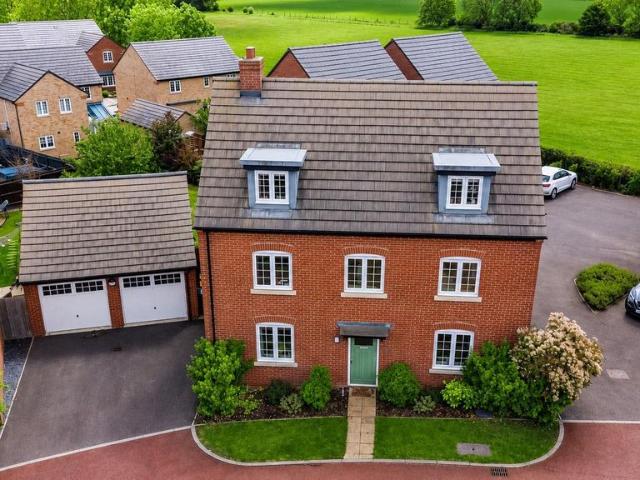 5 bedroom detached house for sale