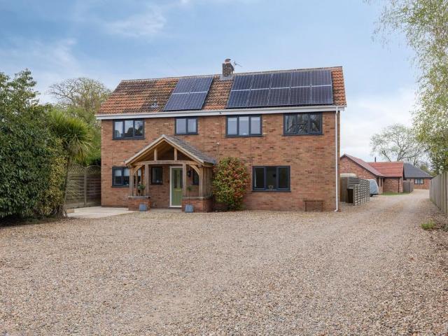 5 bedroom detached house for sale
