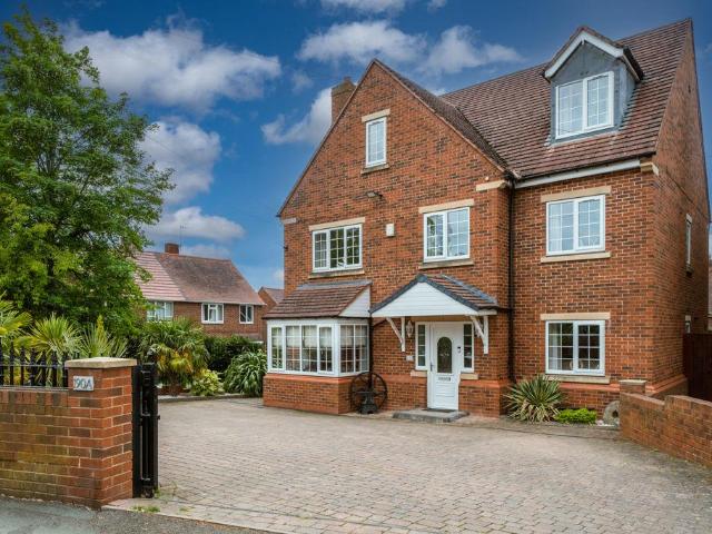 5 bedroom detached house for sale