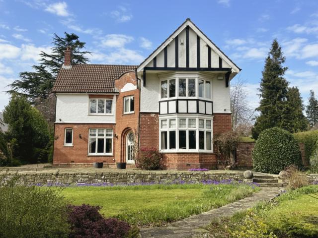 5 bedroom detached house for sale