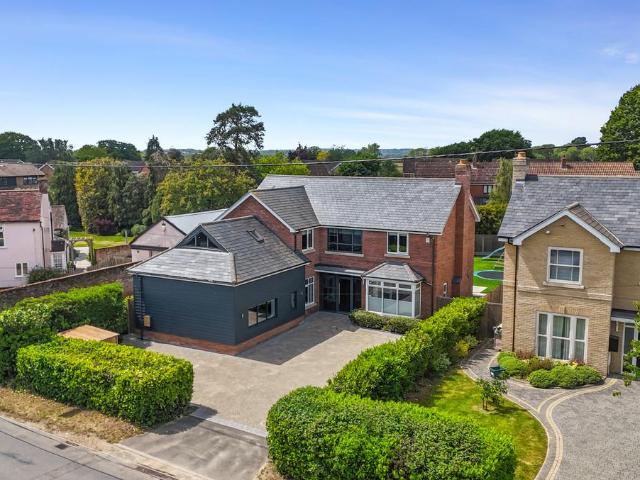 5 bedroom detached house for sale