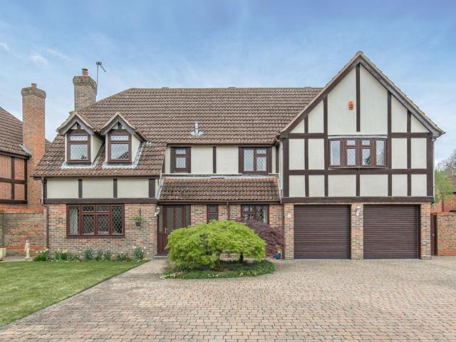 5 bedroom detached house for sale