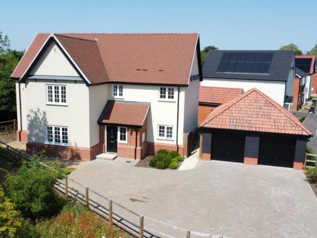 5 bedroom detached house for sale