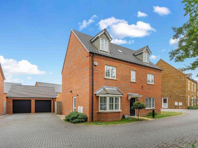 5 bedroom detached house for sale