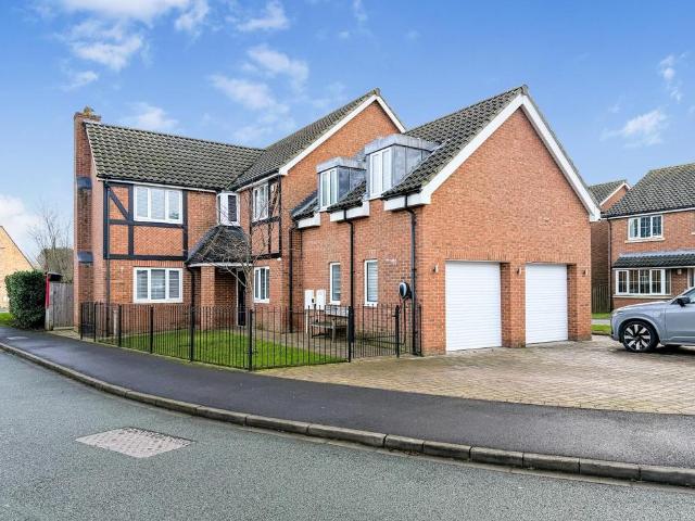 5 bedroom detached house for sale