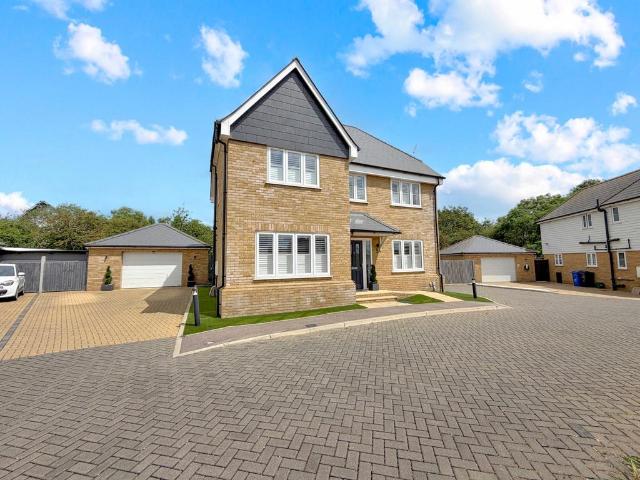 5 bedroom detached house for sale